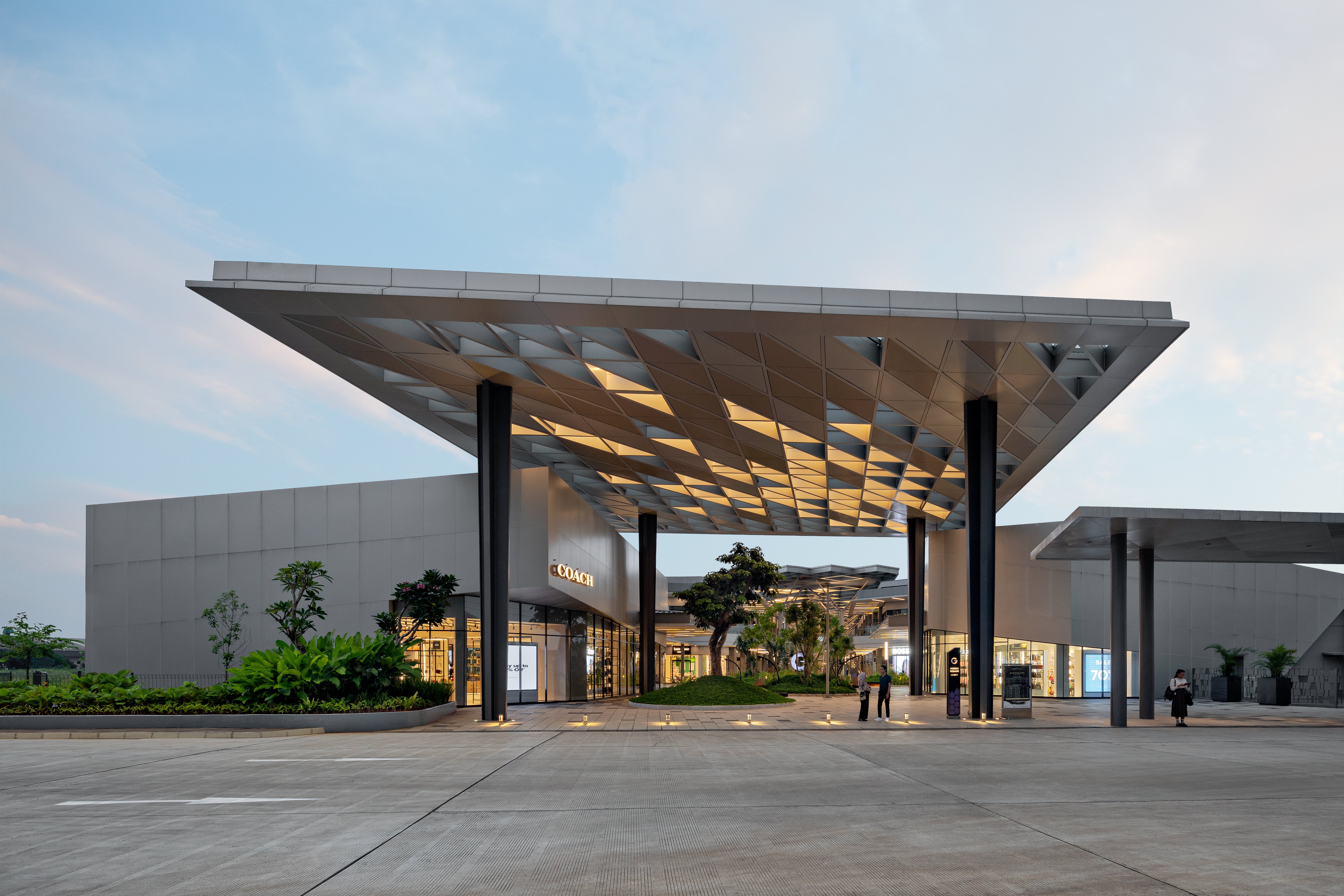 The Grand Outlet - East Jakarta Karawang｜Works｜Mitsubishi Jisho Design ...